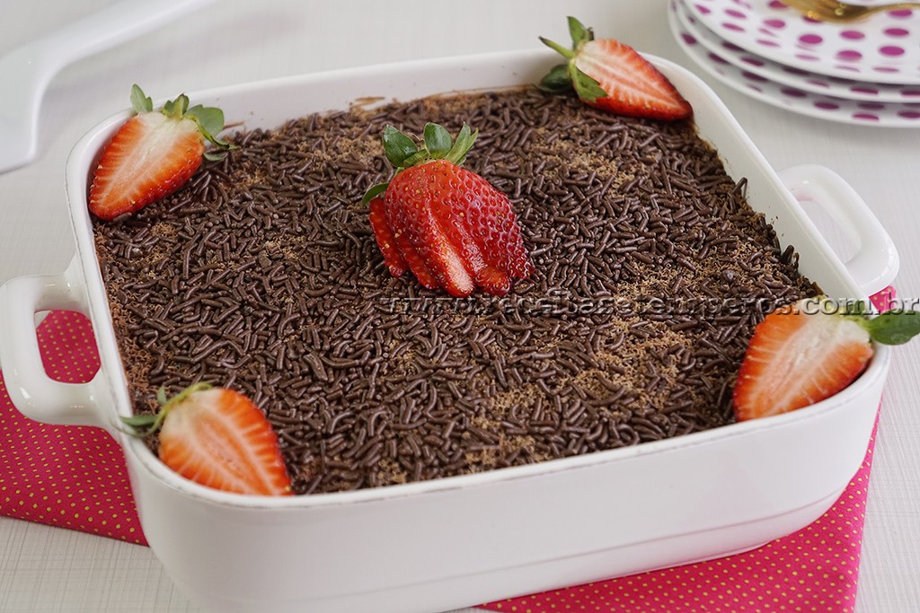 Receita de Pavê de Brigadeiro com Morango - Receitas e Temperos